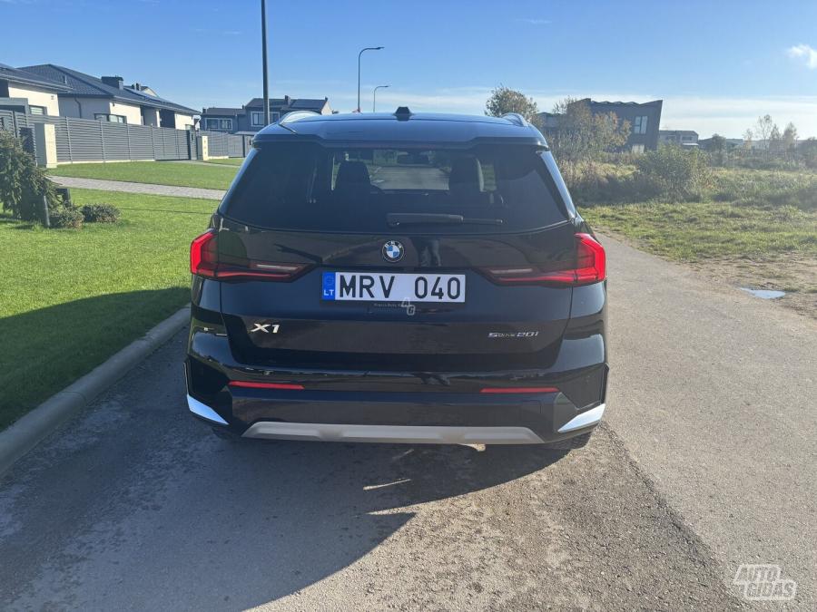 Melns BMW X1 2023 Kauņa, ar dzinēja tilpumu 1.50 L un nobraukumu 37 tūkst. km par 34990 €, foto 12 vietnē AUTOMOTO.COM.LV