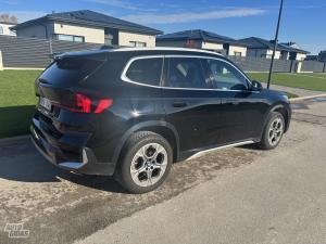 Melns BMW X1 2023 Kauņa, ar dzinēja tilpumu 1.50 L un nobraukumu 37 tūkst. km par 34990 €, foto 13 vietnē AUTOMOTO.COM.LV
