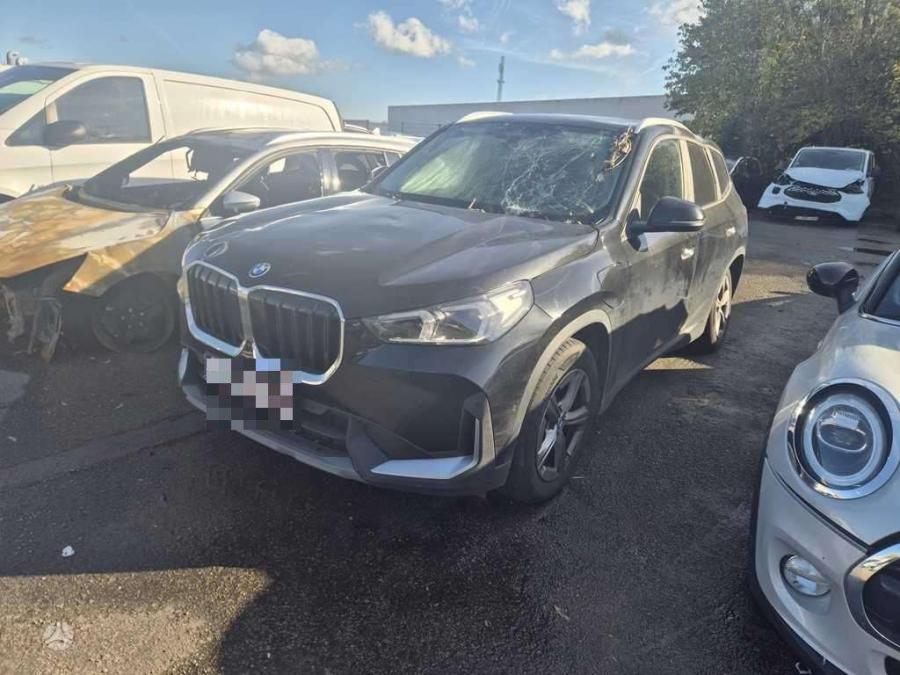 Black BMW X1 2024 in Klaipeda, with an engine capacity of 1.50 L and mileage of 36 thousand km for 21500 €, photo 1 on AUTOMOTO.COM.LV