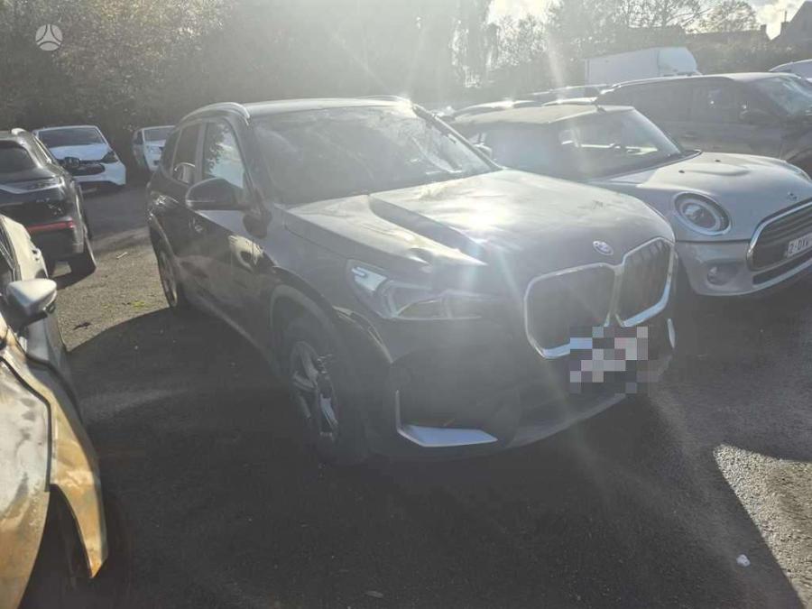 Black BMW X1 2024 in Klaipeda, with an engine capacity of 1.50 L and mileage of 36 thousand km for 21500 €, photo 3 on AUTOMOTO.COM.LV