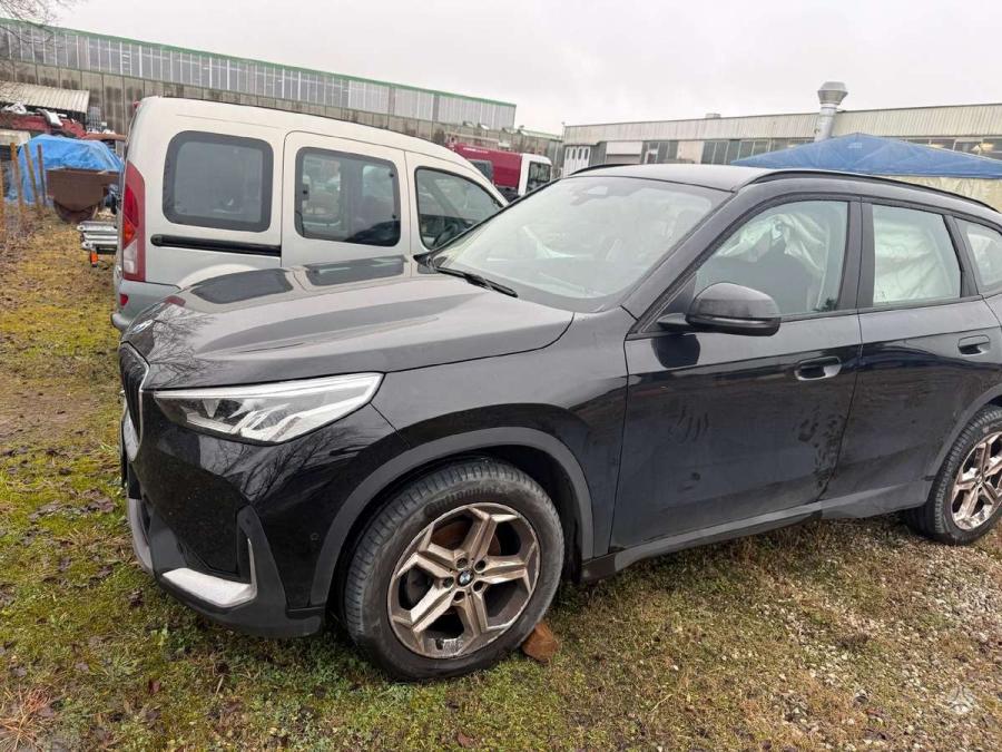 Black BMW X1 2024 in Panevezys, with an engine capacity of 2.00 L and mileage of 62 thousand km for 17500 €, photo 1 on AUTOMOTO.COM.LV