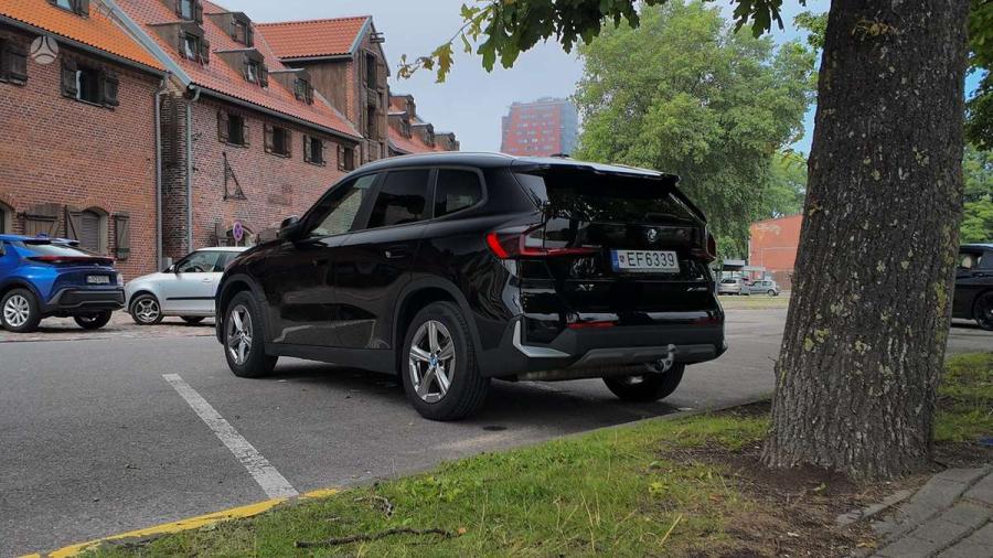 Black BMW X1 2024 in Klaipeda, with an engine capacity of 1.50 L and mileage of 37 thousand km for 35500 €, photo 5 on AUTOMOTO.COM.LV