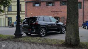 Black BMW X1 2024 in Klaipeda, with an engine capacity of 1.50 L and mileage of 37 thousand km for 35500 €, photo 6 on AUTOMOTO.COM.LV