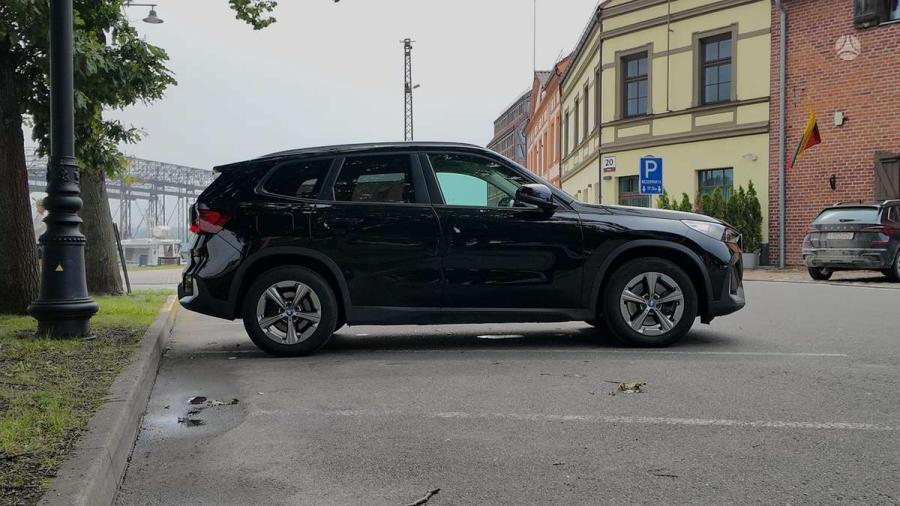 Black BMW X1 2024 in Klaipeda, with an engine capacity of 1.50 L and mileage of 37 thousand km for 35500 €, photo 7 on AUTOMOTO.COM.LV