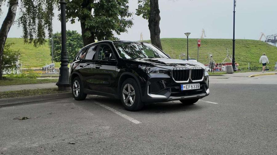 Black BMW X1 2024 in Klaipeda, with an engine capacity of 1.50 L and mileage of 37 thousand km for 35500 €, photo 8 on AUTOMOTO.COM.LV