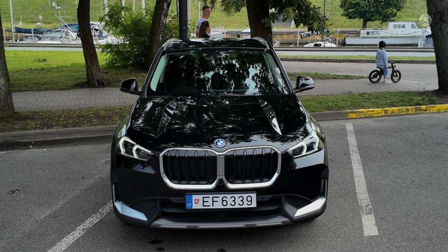 Black BMW X1 2024 in Klaipeda, with an engine capacity of 1.50 L and mileage of 37 thousand km for 35500 €, photo 9 on AUTOMOTO.COM.LV
