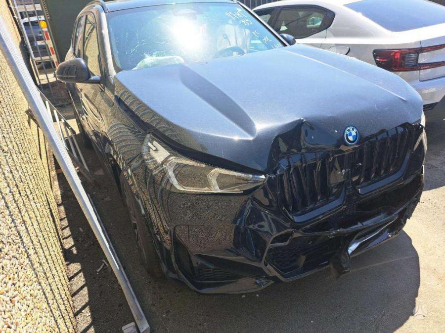 Melns BMW X1 2024 Viļņa, ar dzinēja tilpumu 1.50 L un nobraukumu 39 tūkst. km par 19600 €, foto 3 vietnē AUTOMOTO.COM.LV