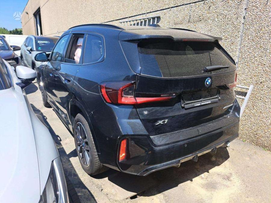 Melns BMW X1 2024 Viļņa, ar dzinēja tilpumu 1.50 L un nobraukumu 39 tūkst. km par 19600 €, foto 4 vietnē AUTOMOTO.COM.LV