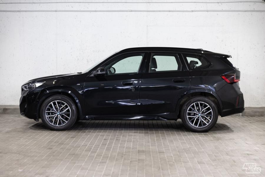 Black BMW X1 2025 in Vilnius, with an engine capacity of 1.50 L and mileage of 43 thousand km for 36491 €, photo 7 on AUTOMOTO.COM.LV