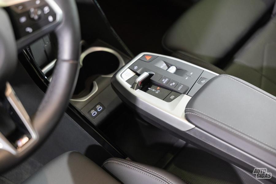 Black BMW X1 2025 in Vilnius, with an engine capacity of 1.50 L and mileage of 43 thousand km for 36491 €, photo 13 on AUTOMOTO.COM.LV