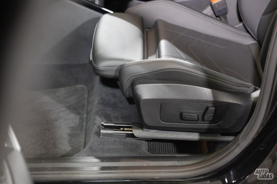 Black BMW X1 2025 in Vilnius, with an engine capacity of 1.50 L and mileage of 43 thousand km for 36491 €, photo 17 on AUTOMOTO.COM.LV