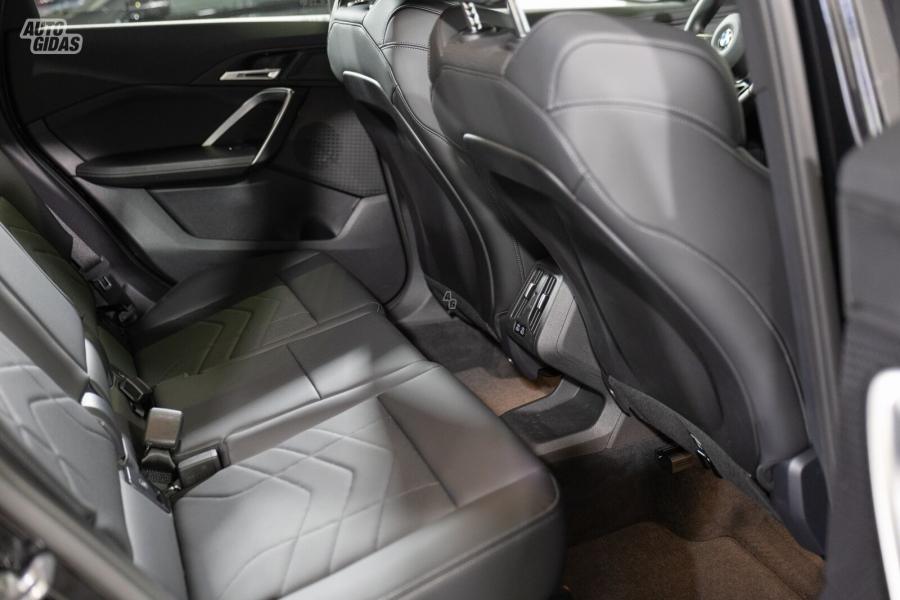 Black BMW X1 2025 in Vilnius, with an engine capacity of 1.50 L and mileage of 43 thousand km for 36491 €, photo 19 on AUTOMOTO.COM.LV
