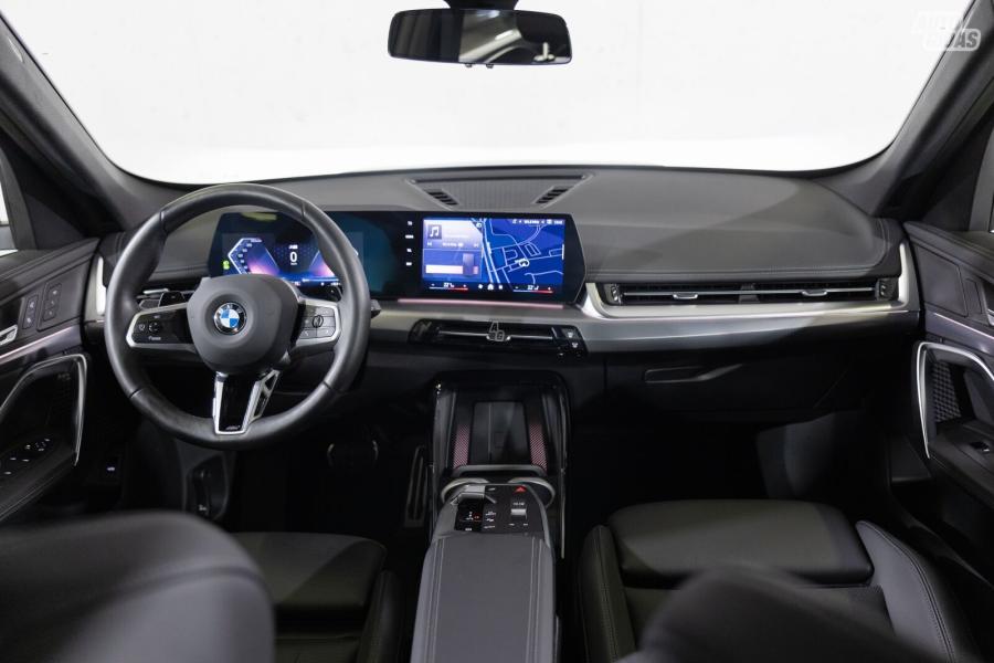 Black BMW X1 2025 in Vilnius, with an engine capacity of 1.50 L and mileage of 43 thousand km for 36491 €, photo 21 on AUTOMOTO.COM.LV