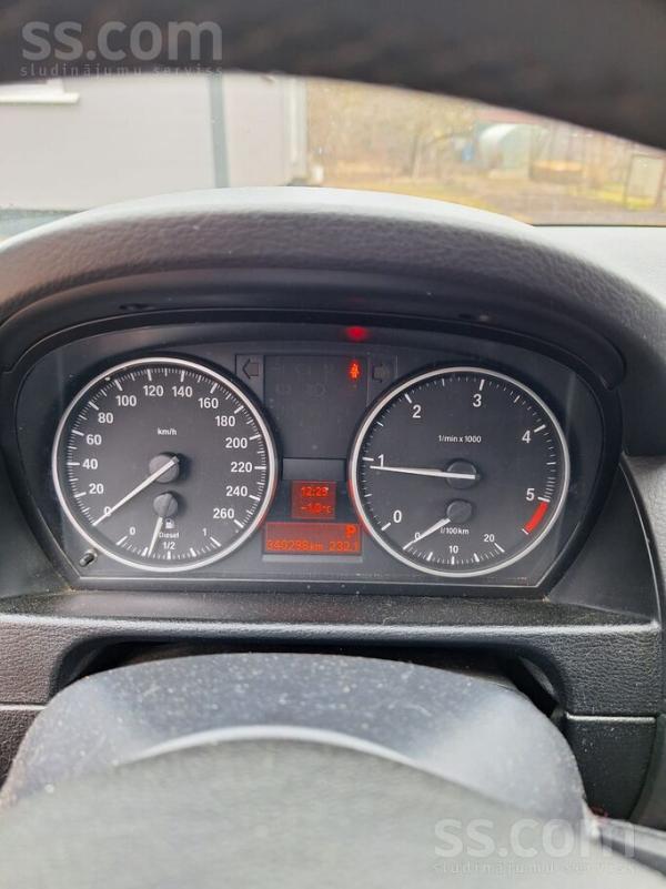 Black BMW X1 2009 in Riga, with an engine capacity of 2.00 L and mileage of 340 thousand km for 6400 €, photo 4 on AUTOMOTO.COM.LV