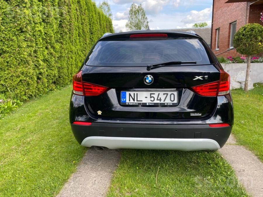 Black BMW X1 2010 in Jelgava, with an engine capacity of 2.00 L and mileage of 252 thousand km for 6550 €, photo 3 on AUTOMOTO.COM.LV