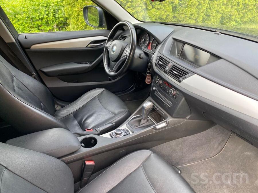 Black BMW X1 2010 in Jelgava, with an engine capacity of 2.00 L and mileage of 252 thousand km for 6550 €, photo 8 on AUTOMOTO.COM.LV
