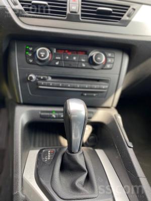 Black BMW X1 2010 in Jelgava, with an engine capacity of 2.00 L and mileage of 252 thousand km for 6550 €, photo 9 on AUTOMOTO.COM.LV