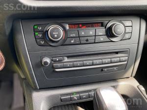 Black BMW X1 2010 in Jelgava, with an engine capacity of 2.00 L and mileage of 252 thousand km for 6550 €, photo 10 on AUTOMOTO.COM.LV