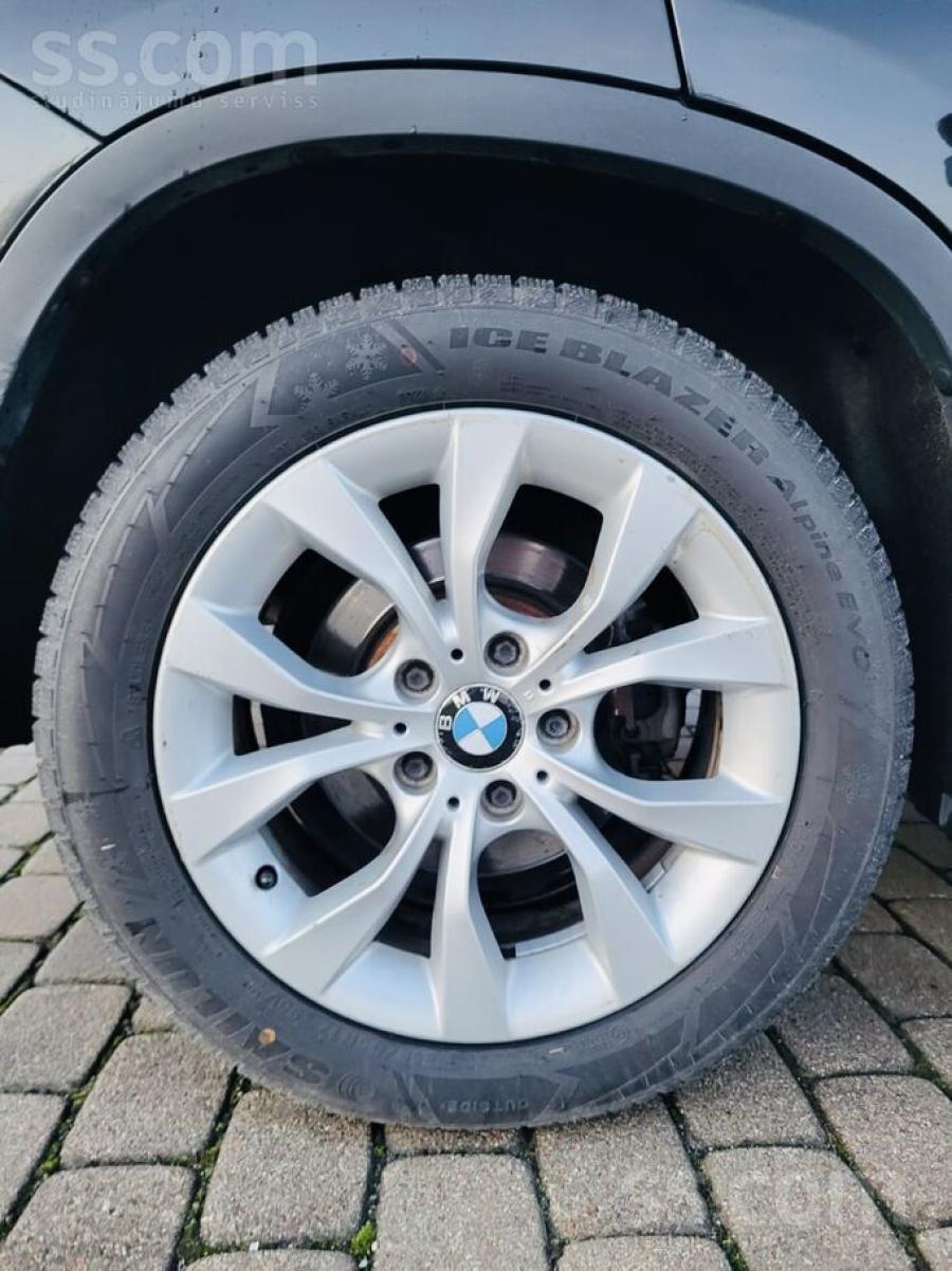 Black BMW X1 2010 in Jelgava, with an engine capacity of 2.00 L and mileage of 252 thousand km for 6550 €, photo 13 on AUTOMOTO.COM.LV