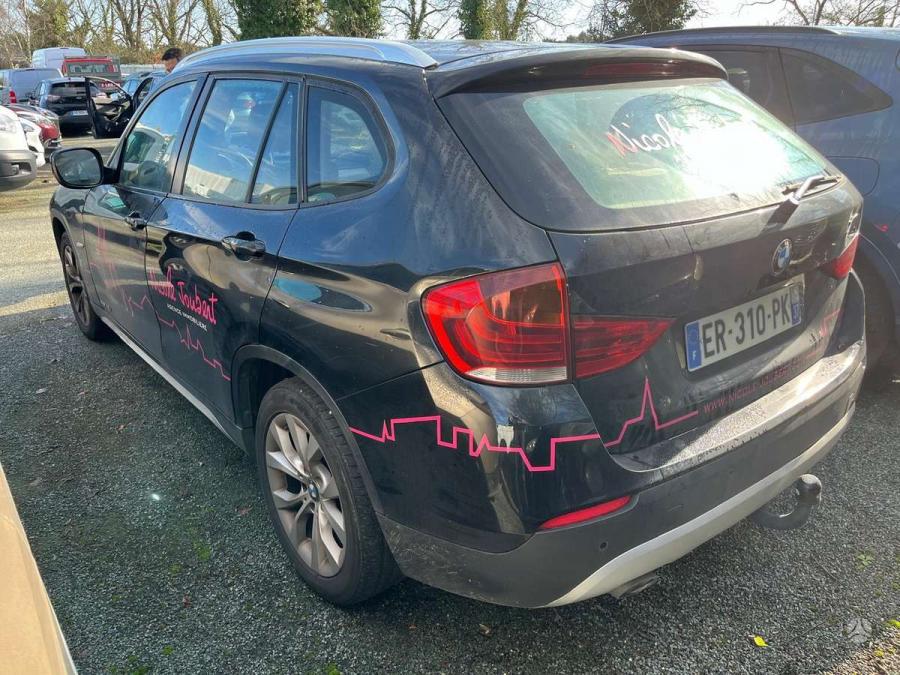 Black BMW X1 2010 in Taurage, with an engine capacity of 2.00 L and mileage of 257 thousand km for 5200 €, photo 6 on AUTOMOTO.COM.LV