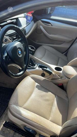 Black BMW X1 2010 in Taurage, with an engine capacity of 2.00 L and mileage of 257 thousand km for 5200 €, photo 9 on AUTOMOTO.COM.LV