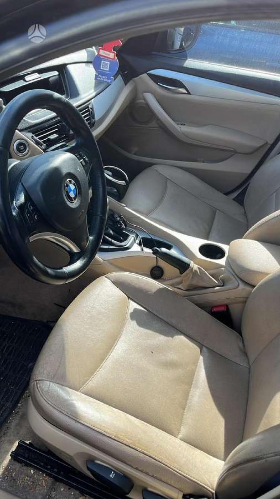 Black BMW X1 2010 in Taurage, with an engine capacity of 2.00 L and mileage of 257 thousand km for 5200 €, photo 9 on AUTOMOTO.COM.LV