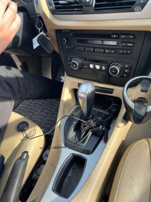 Black BMW X1 2010 in Taurage, with an engine capacity of 2.00 L and mileage of 257 thousand km for 5200 €, photo 11 on AUTOMOTO.COM.LV