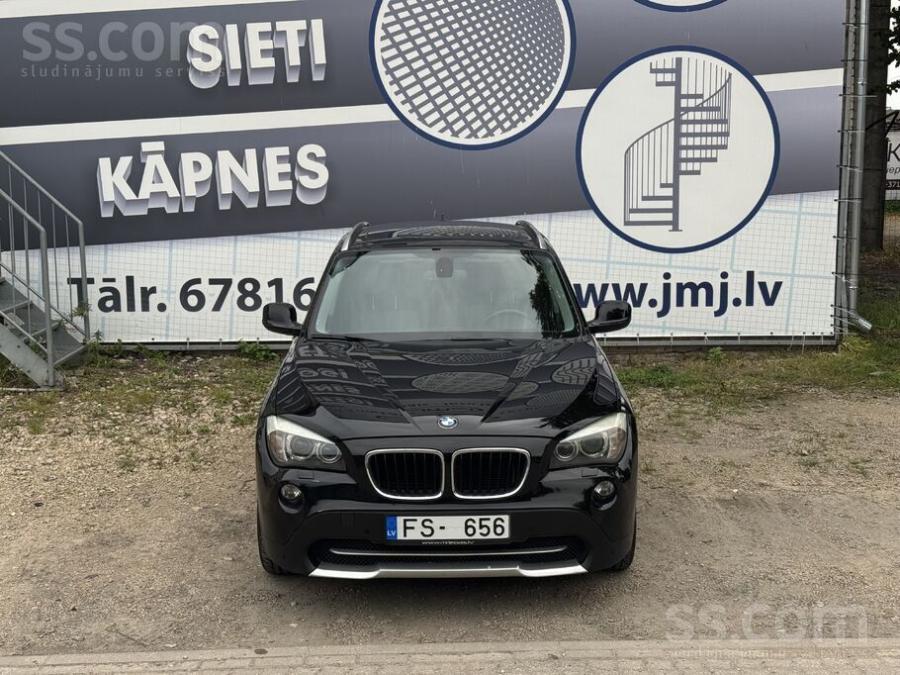 Black BMW X1 2010 in Riga, with an engine capacity of 2.00 L and mileage of 257 thousand km for 7100 €, photo 3 on AUTOMOTO.COM.LV