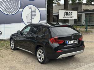 Black BMW X1 2010 in Riga, with an engine capacity of 2.00 L and mileage of 257 thousand km for 7100 €, photo 5 on AUTOMOTO.COM.LV