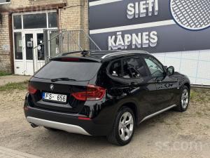 Black BMW X1 2010 in Riga, with an engine capacity of 2.00 L and mileage of 257 thousand km for 7100 €, photo 7 on AUTOMOTO.COM.LV