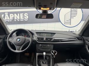 Black BMW X1 2010 in Riga, with an engine capacity of 2.00 L and mileage of 257 thousand km for 7100 €, photo 8 on AUTOMOTO.COM.LV