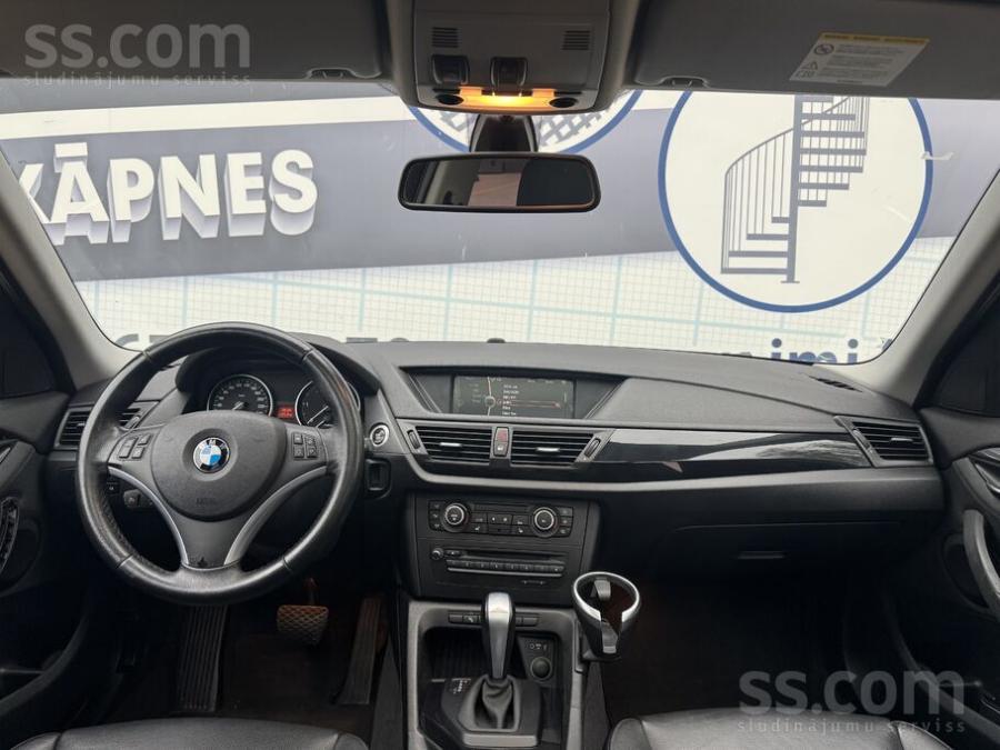 Black BMW X1 2010 in Riga, with an engine capacity of 2.00 L and mileage of 257 thousand km for 7100 €, photo 8 on AUTOMOTO.COM.LV