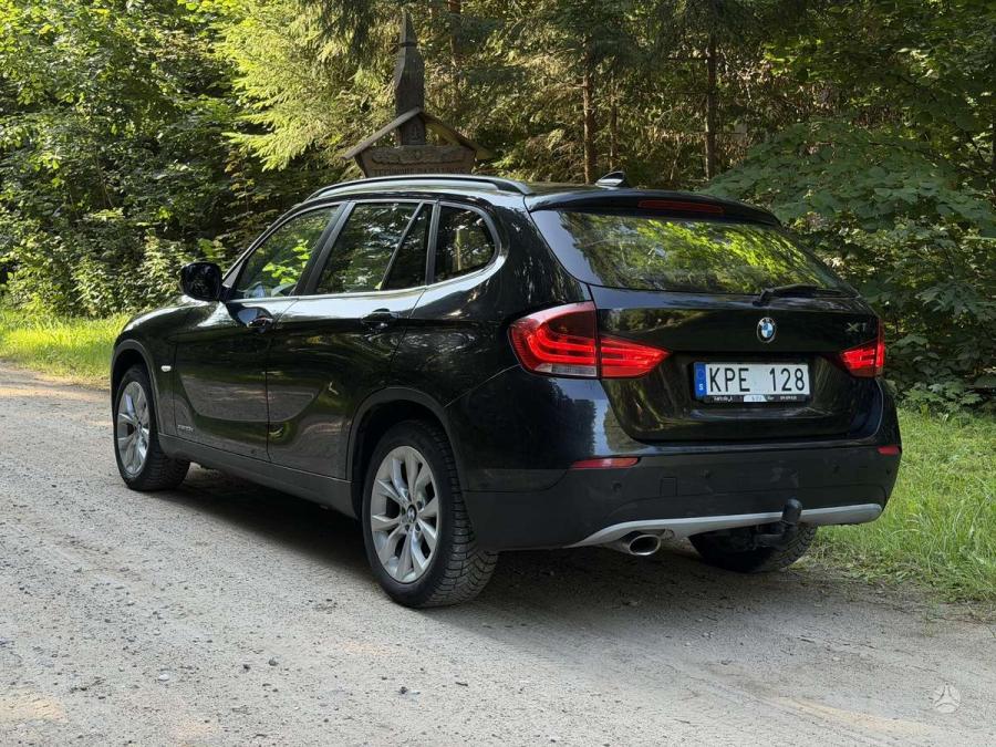 Black BMW X1 2010 in Prienai, with an engine capacity of 0.00 L and mileage of 348 thousand km for 5200 €, photo 3 on AUTOMOTO.COM.LV