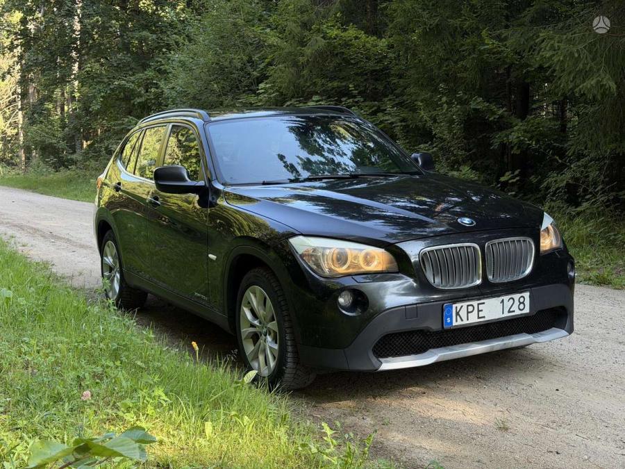Black BMW X1 2010 in Prienai, with an engine capacity of 0.00 L and mileage of 348 thousand km for 5200 €, photo 5 on AUTOMOTO.COM.LV