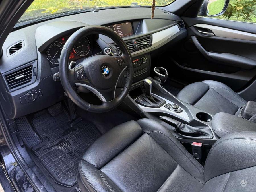 Black BMW X1 2010 in Prienai, with an engine capacity of 0.00 L and mileage of 348 thousand km for 5200 €, photo 6 on AUTOMOTO.COM.LV