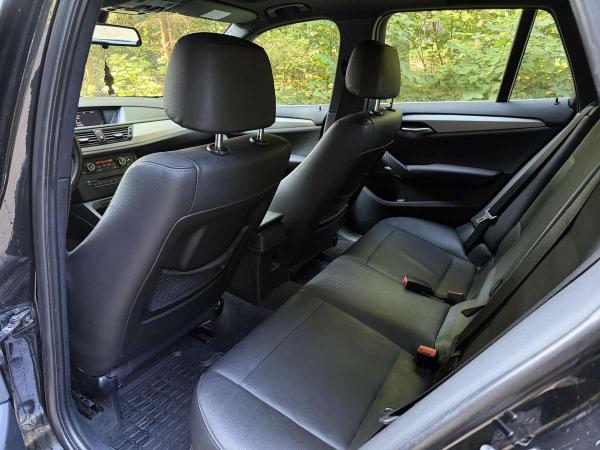 Black BMW X1 2010 in Prienai, with an engine capacity of 0.00 L and mileage of 348 thousand km for 5200 €, photo 9 on AUTOMOTO.COM.LV