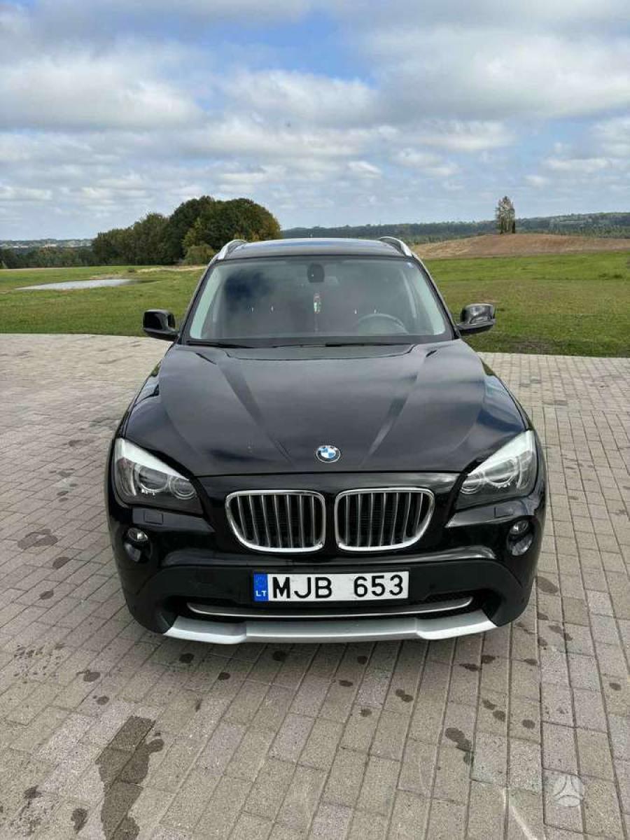 Black BMW X1 2011 in Alytus, with an engine capacity of 2.00 L and mileage of 291 thousand km for 7200 €, photo 1 on AUTOMOTO.COM.LV