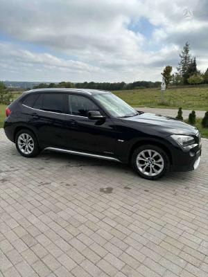 Black BMW X1 2011 in Alytus, with an engine capacity of 2.00 L and mileage of 291 thousand km for 7200 €, photo 2 on AUTOMOTO.COM.LV