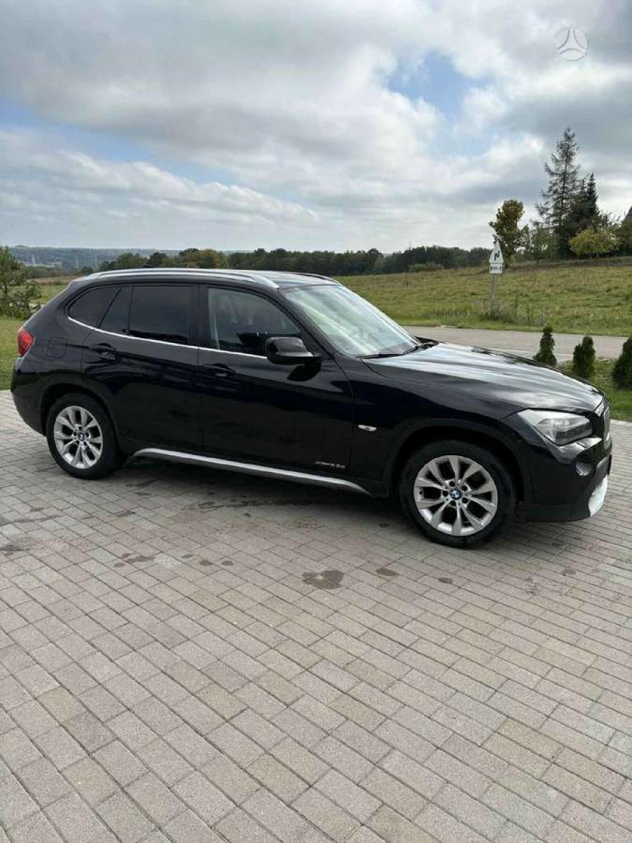 Black BMW X1 2011 in Alytus, with an engine capacity of 2.00 L and mileage of 291 thousand km for 7200 €, photo 2 on AUTOMOTO.COM.LV