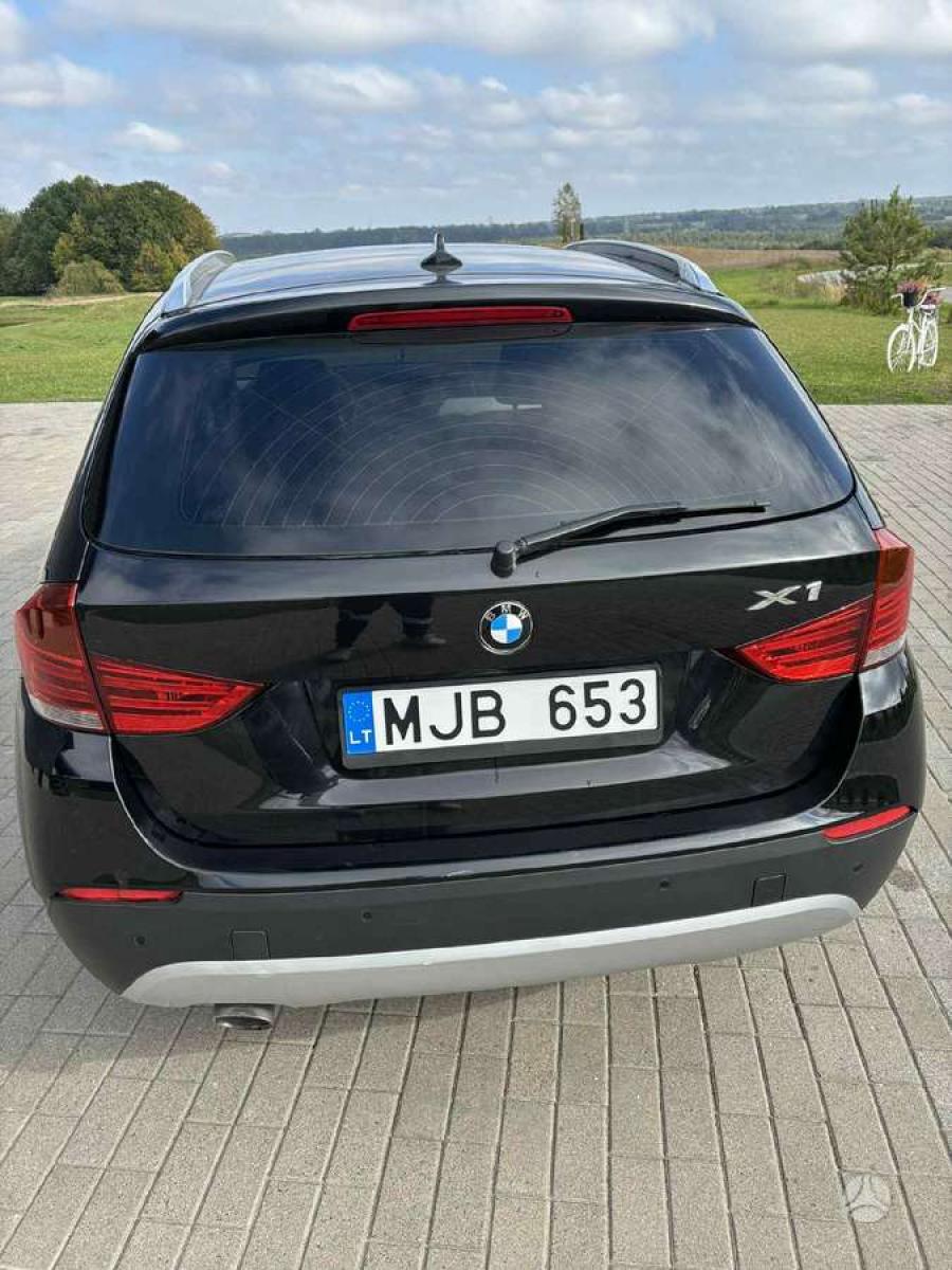 Black BMW X1 2011 in Alytus, with an engine capacity of 2.00 L and mileage of 291 thousand km for 7200 €, photo 5 on AUTOMOTO.COM.LV