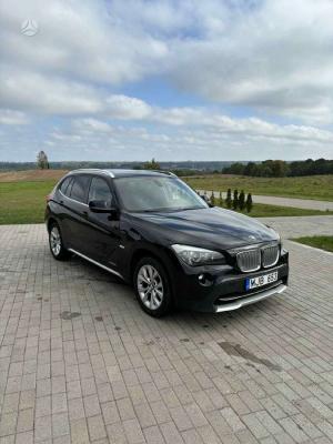 Black BMW X1 2011 in Alytus, with an engine capacity of 2.00 L and mileage of 291 thousand km for 7200 €, photo 6 on AUTOMOTO.COM.LV