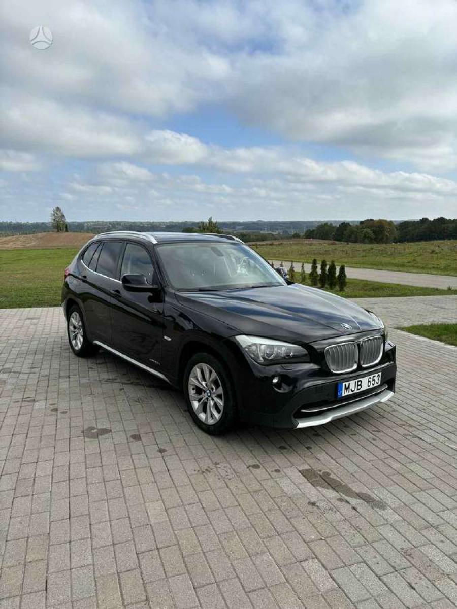 Black BMW X1 2011 in Alytus, with an engine capacity of 2.00 L and mileage of 291 thousand km for 7200 €, photo 6 on AUTOMOTO.COM.LV