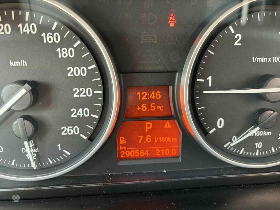 Black BMW X1 2011 in Alytus, with an engine capacity of 2.00 L and mileage of 291 thousand km for 7200 €, photo 9 on AUTOMOTO.COM.LV
