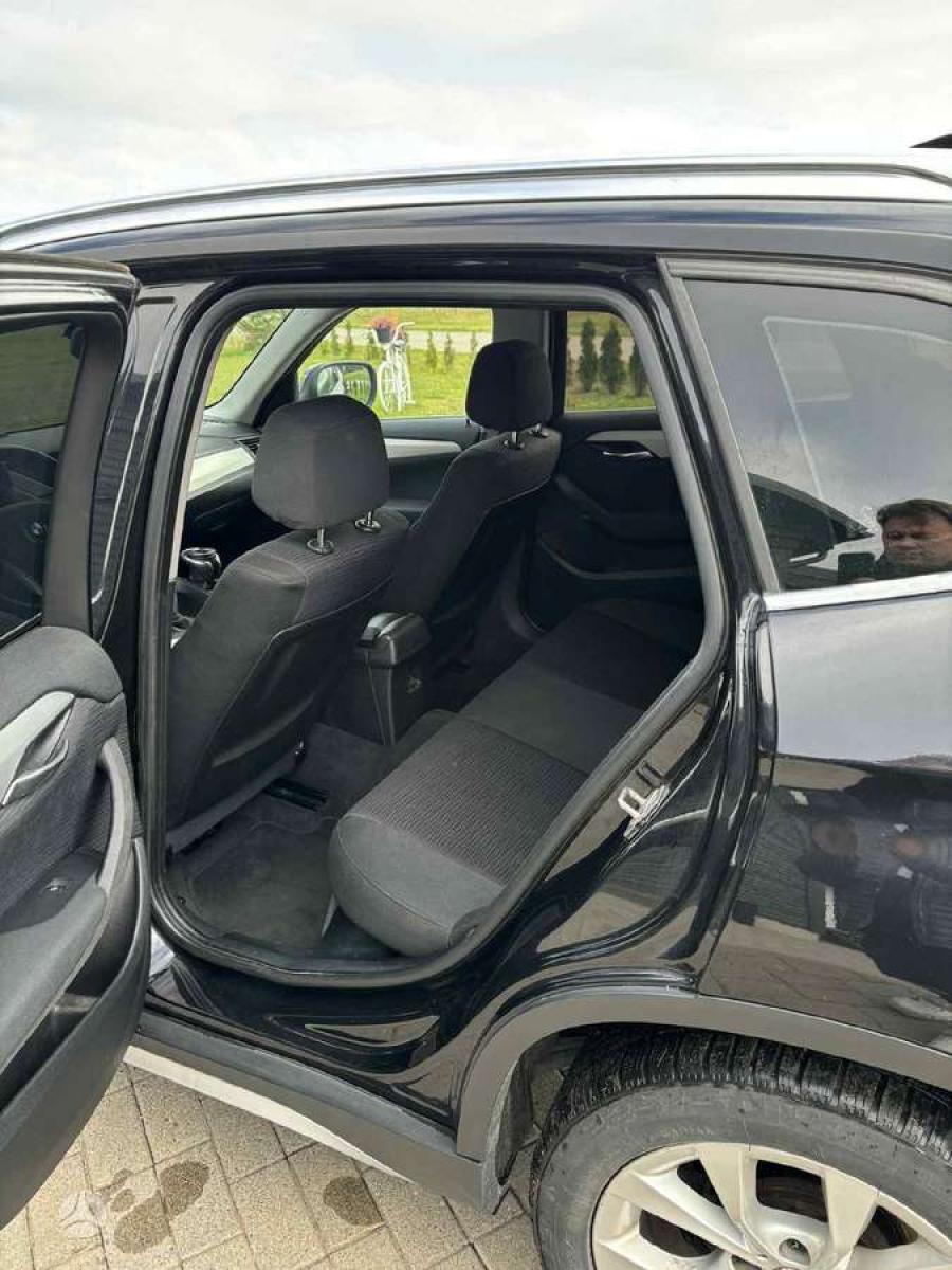 Black BMW X1 2011 in Alytus, with an engine capacity of 2.00 L and mileage of 291 thousand km for 7200 €, photo 10 on AUTOMOTO.COM.LV