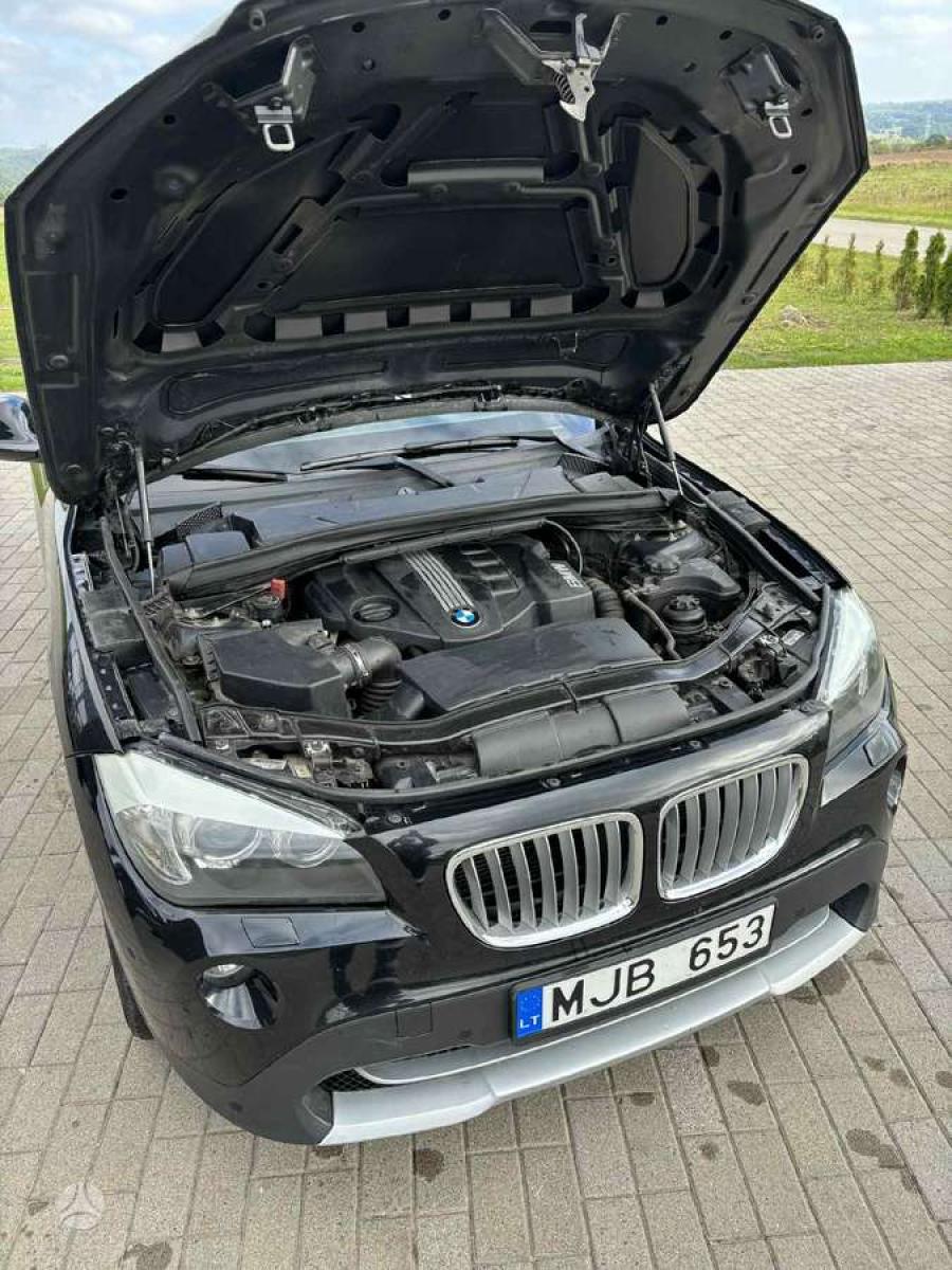 Black BMW X1 2011 in Alytus, with an engine capacity of 2.00 L and mileage of 291 thousand km for 7200 €, photo 13 on AUTOMOTO.COM.LV