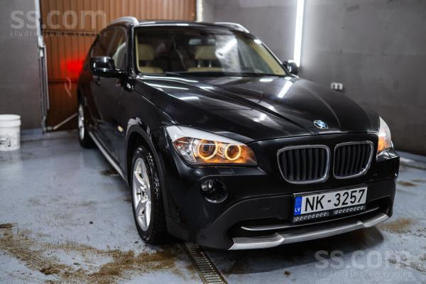 Black BMW X1 2011 in Liepaja, with an engine capacity of 2.00 L and mileage of 256 thousand km for 8200 €, photo 1 on AUTOMOTO.COM.LV