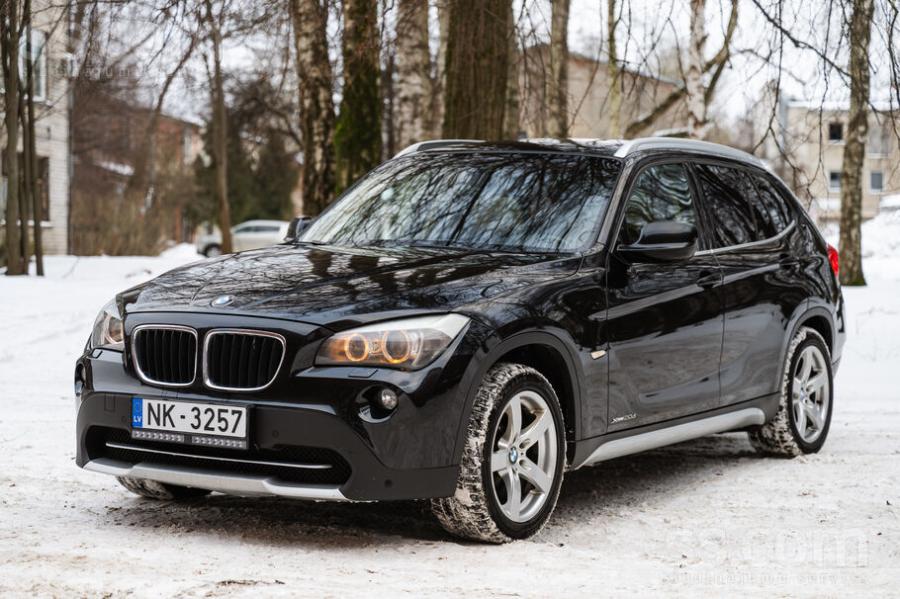 Black BMW X1 2011 in Liepaja, with an engine capacity of 2.00 L and mileage of 256 thousand km for 8200 €, photo 11 on AUTOMOTO.COM.LV
