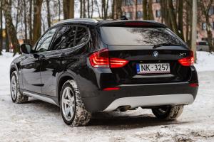 Black BMW X1 2011 in Liepaja, with an engine capacity of 2.00 L and mileage of 256 thousand km for 8200 €, photo 19 on AUTOMOTO.COM.LV