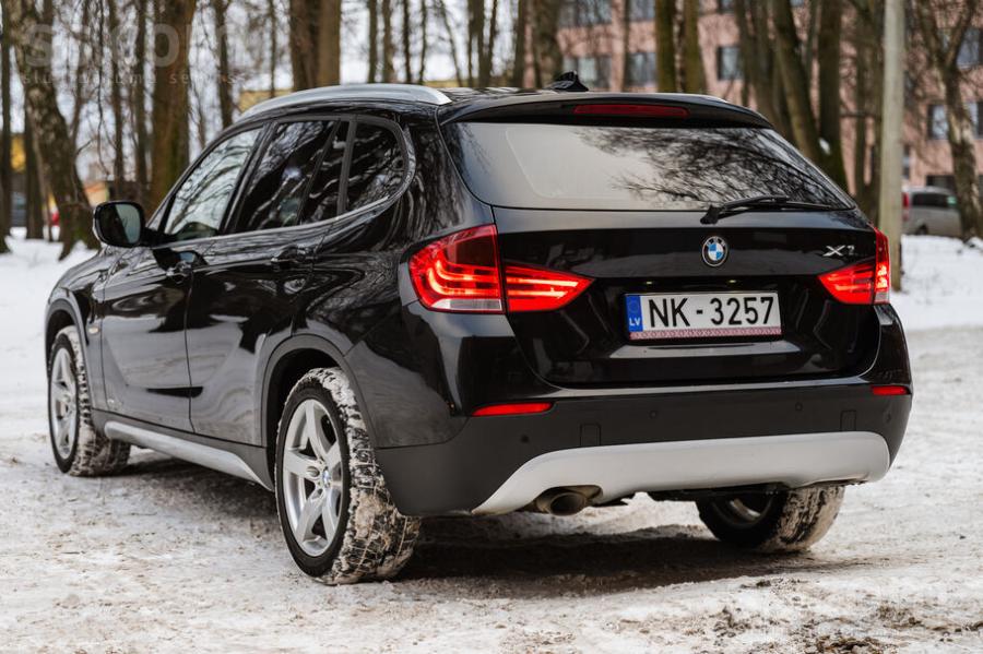 Black BMW X1 2011 in Liepaja, with an engine capacity of 2.00 L and mileage of 256 thousand km for 8200 €, photo 19 on AUTOMOTO.COM.LV