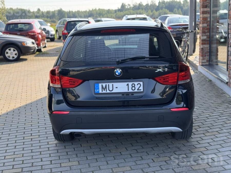 Melns BMW X1 2011 Talsi, ar dzinēja tilpumu 2.00 L un nobraukumu 237 tūkst. km par 7450 €, foto 5 vietnē AUTOMOTO.COM.LV